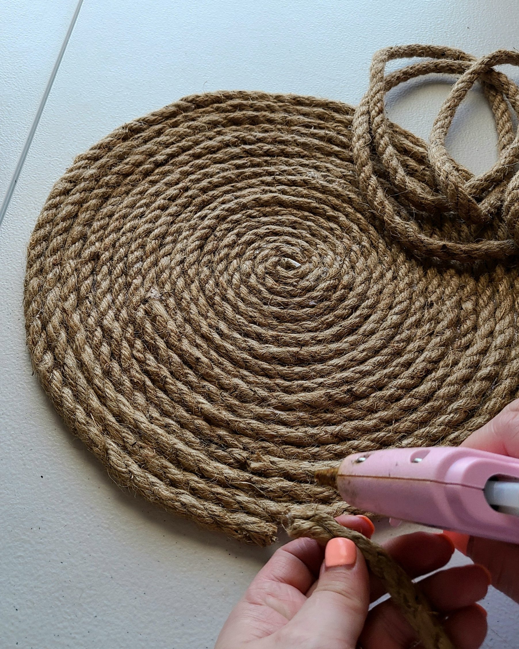 Rope Placemat for a Summer Tablescape - Life as a LEO Wife