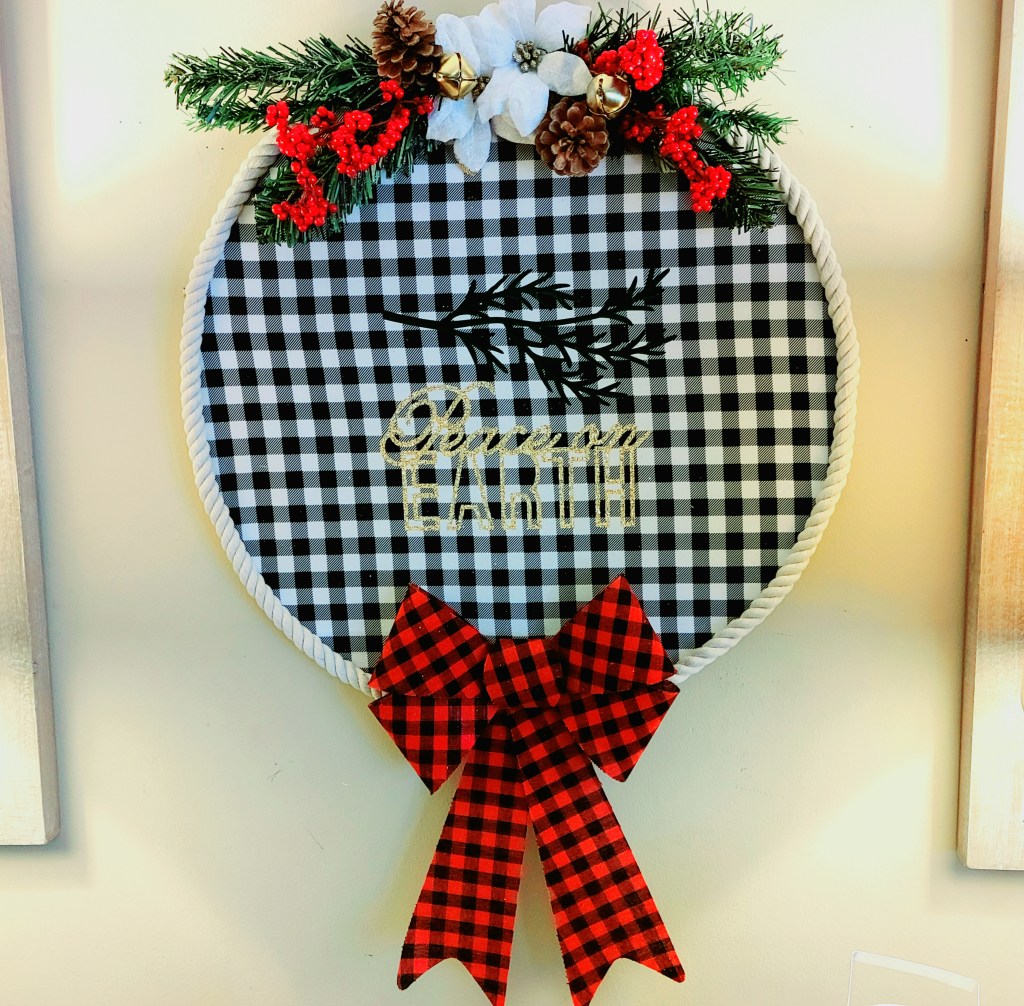 Round Christmas Sign: a Dollar Tree DIY - Life as a LEO Wife