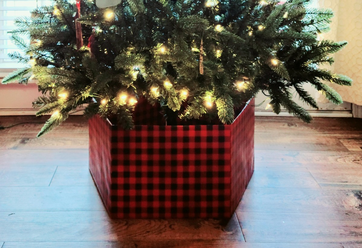 DIY Christmas Tree Collar - Life as a LEO Wife