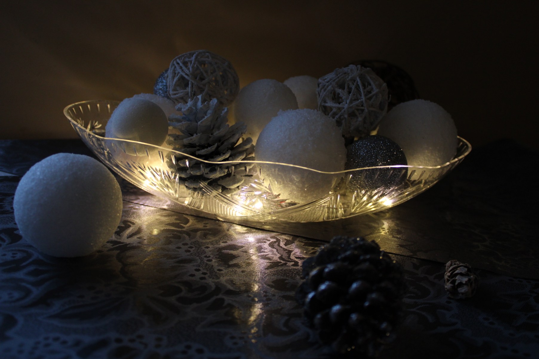 DIY Snowball Centerpiece: Lighted for Winter! - Life as a LEO Wife