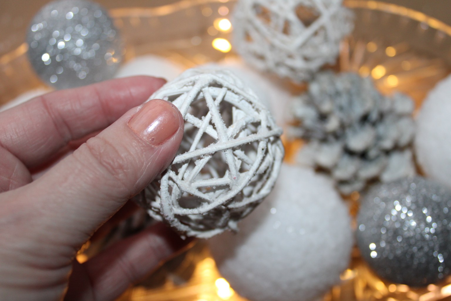 DIY Snowball Centerpiece: Lighted for Winter! - Life as a LEO Wife