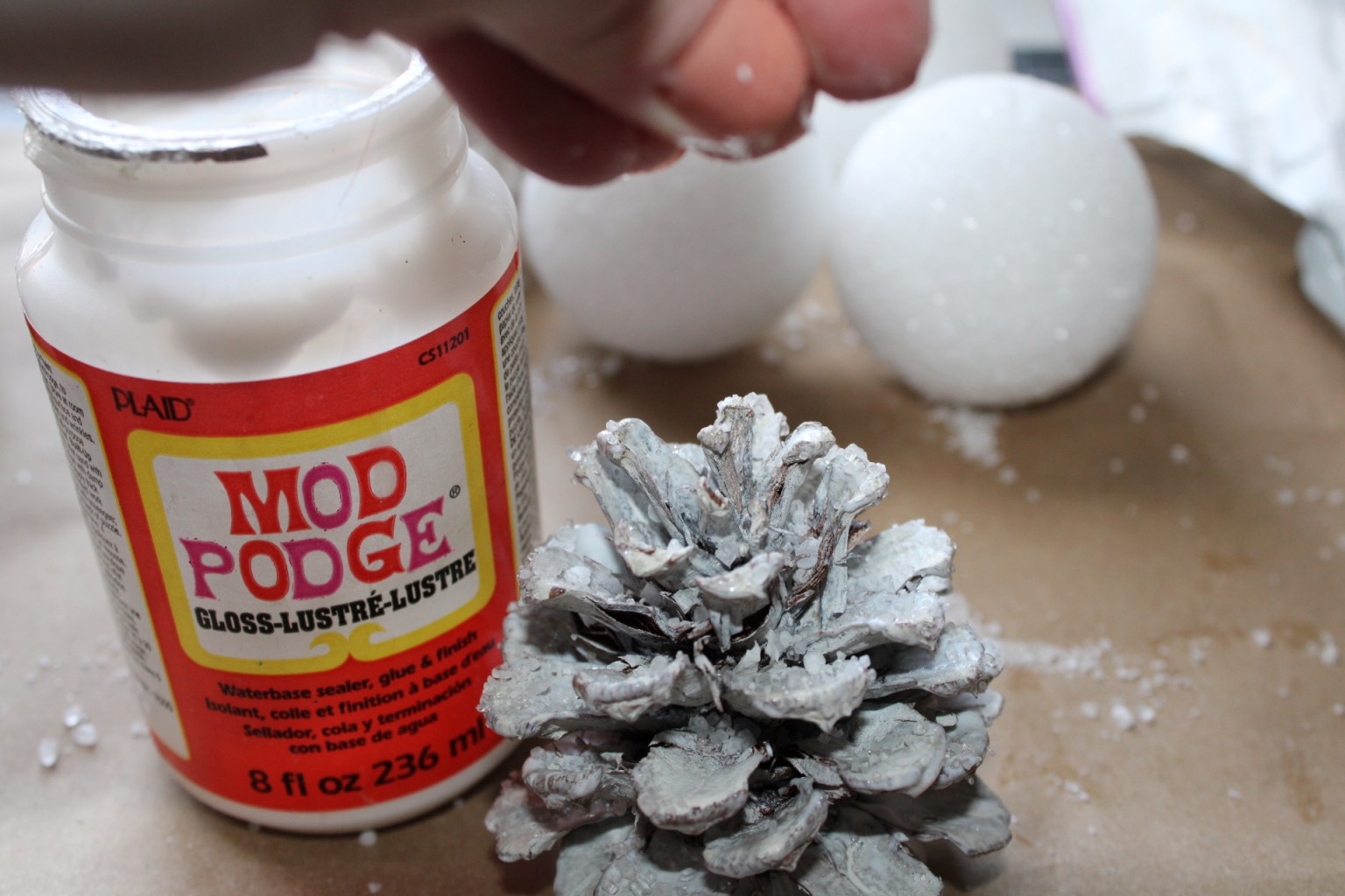 DIY Snowball Centerpiece: Lighted for Winter! - Life as a LEO Wife