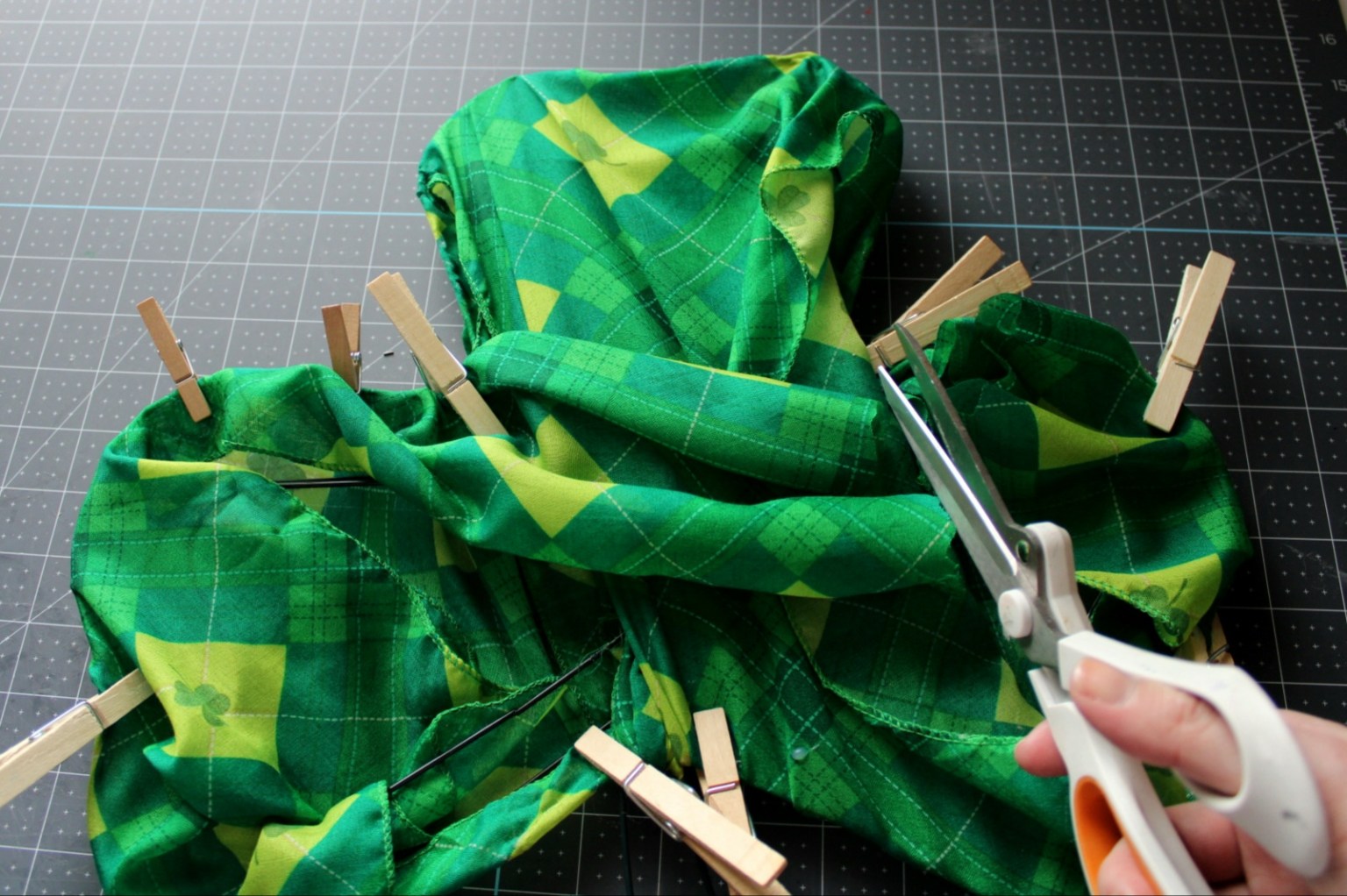 Easy Shamrock Wreath from Dollar Tree Scarf - Life as a LEO Wife