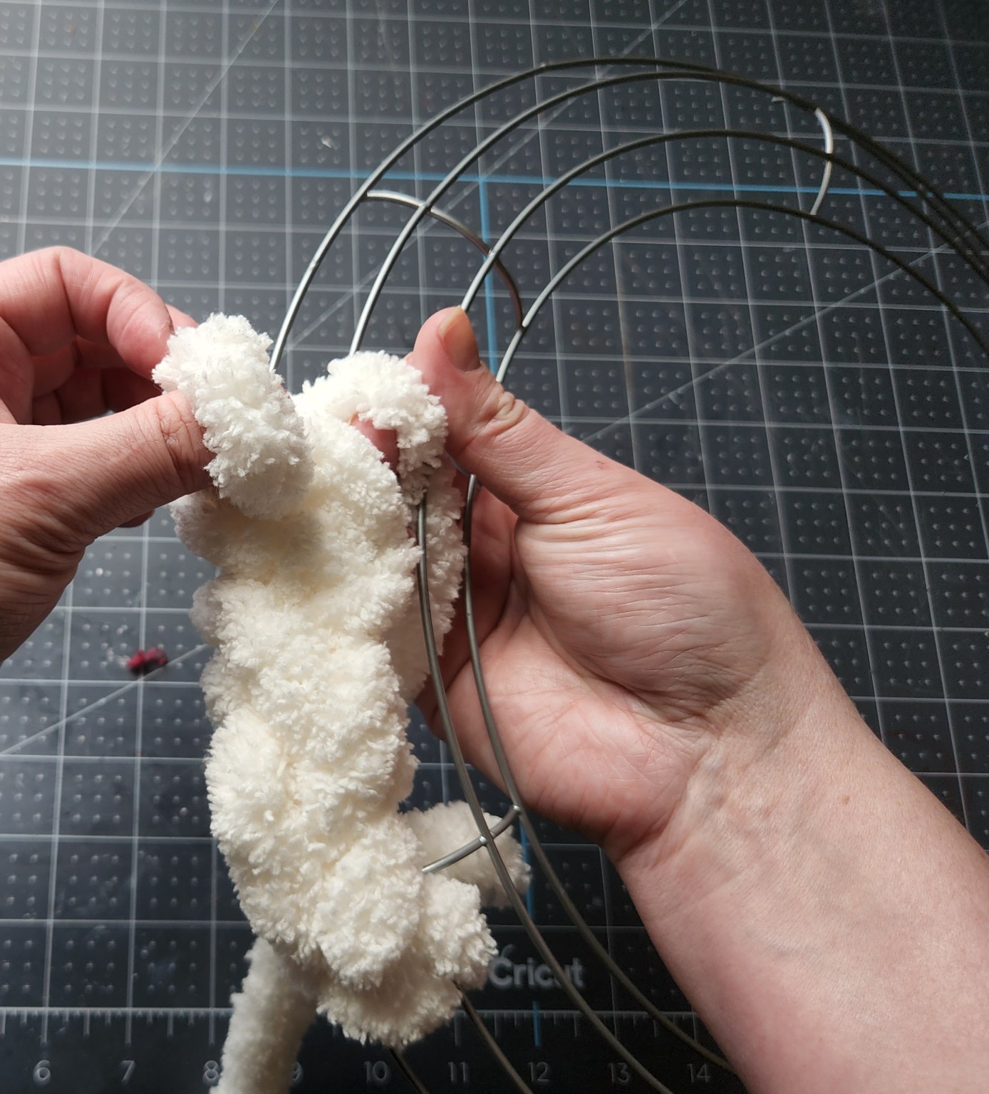 Braided Chunky Yarn Wreath Tutorial for Every Season