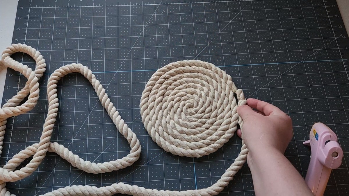 Rope Bunny Tray: The perfect spring farmhouse tray!