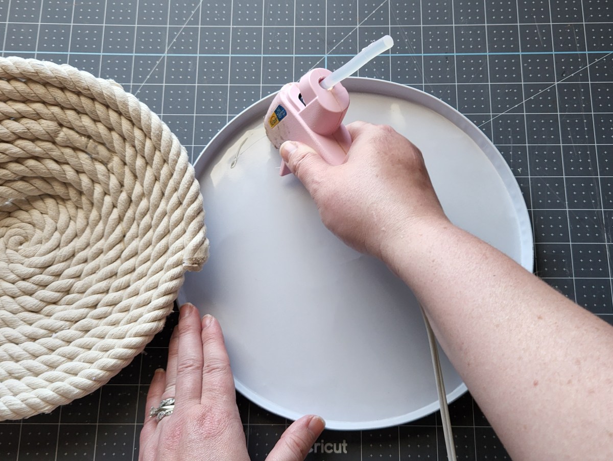 Rope Bunny Tray: The perfect spring farmhouse tray!