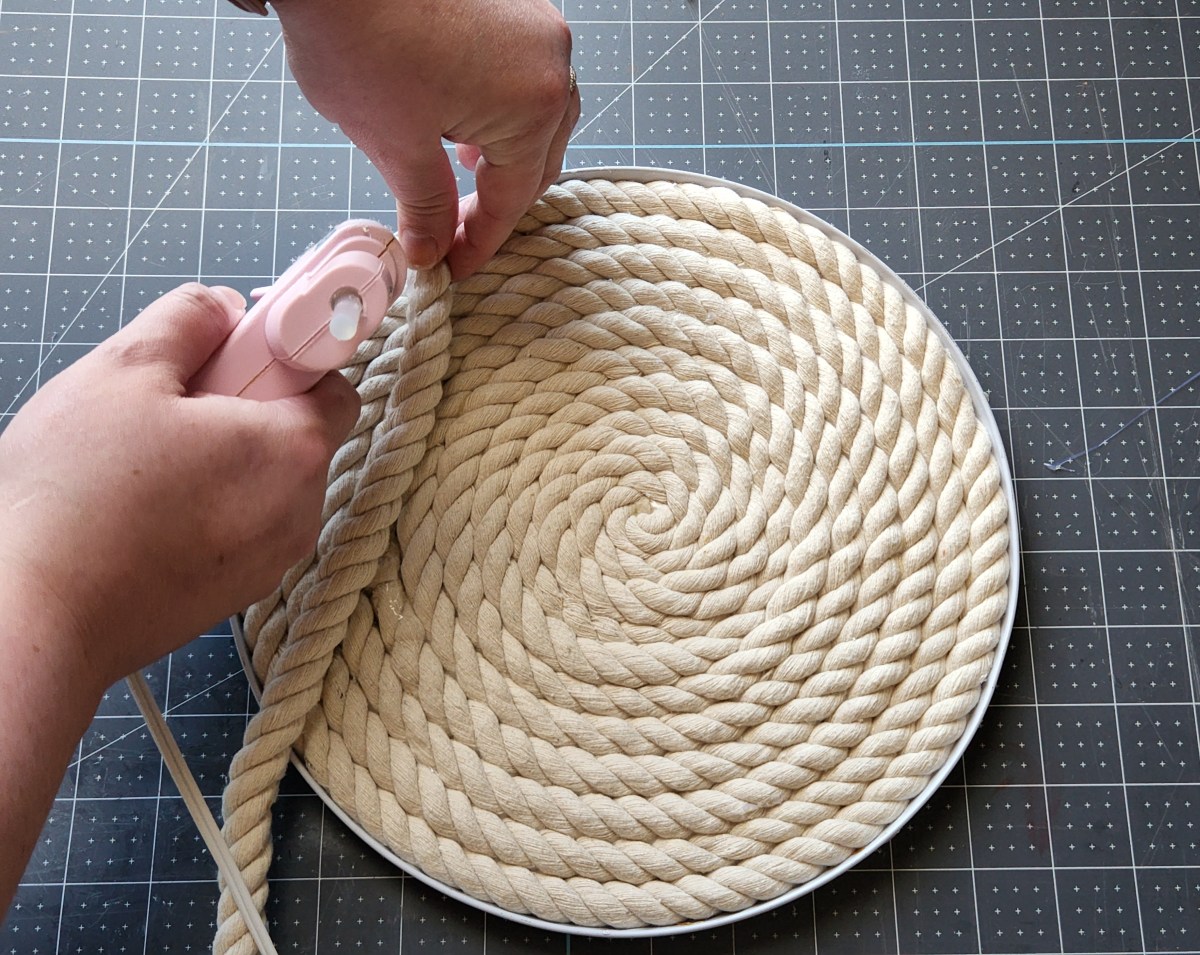 Rope Bunny Tray: The perfect spring farmhouse tray!