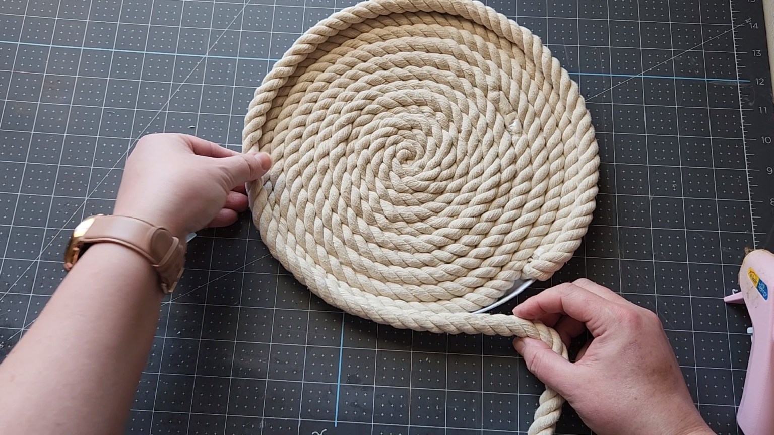 Rope Bunny Tray: The perfect spring farmhouse tray!