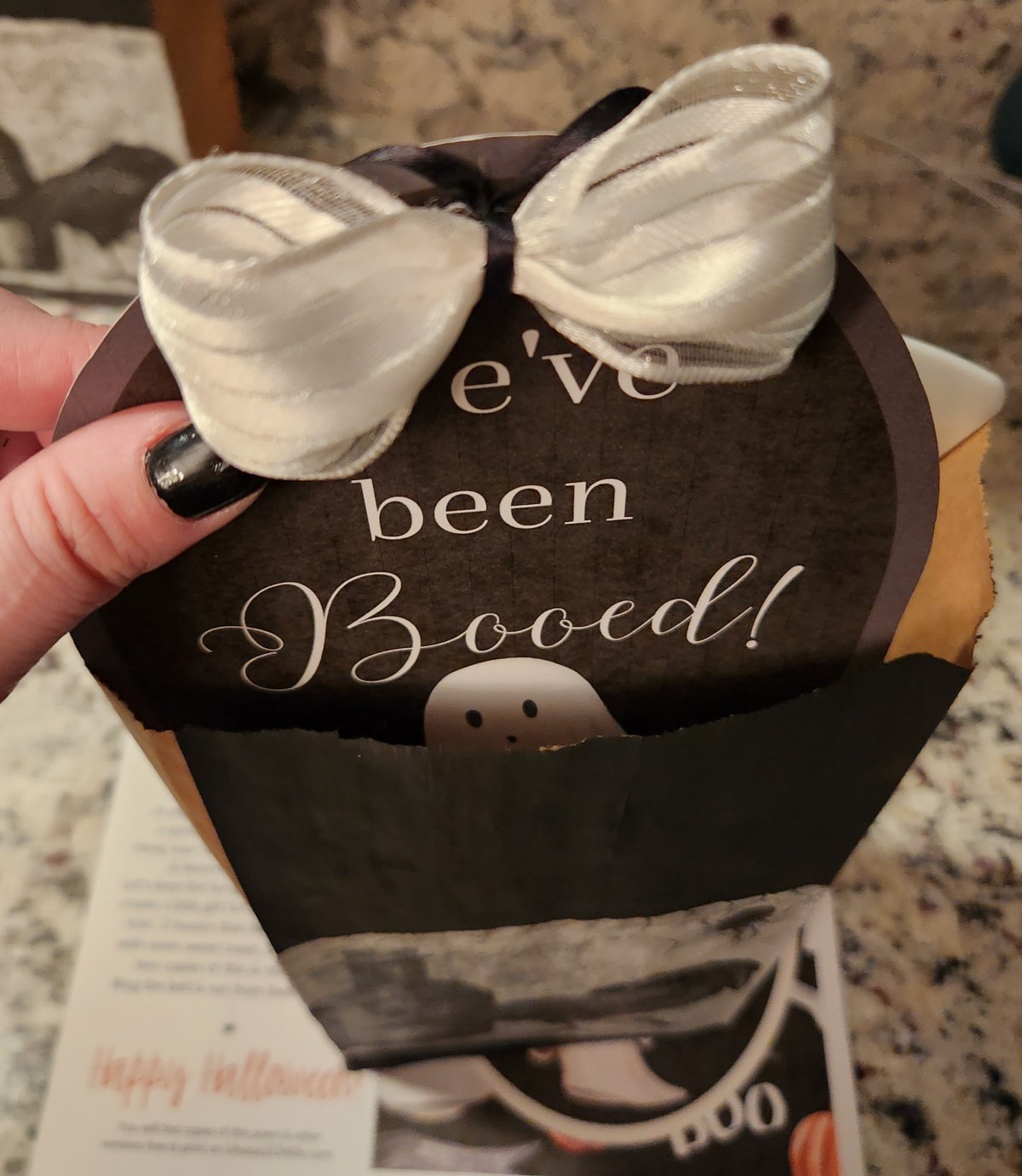 "Boo" Your Neighbor with These Free Kits! - Life as a LEO Wife