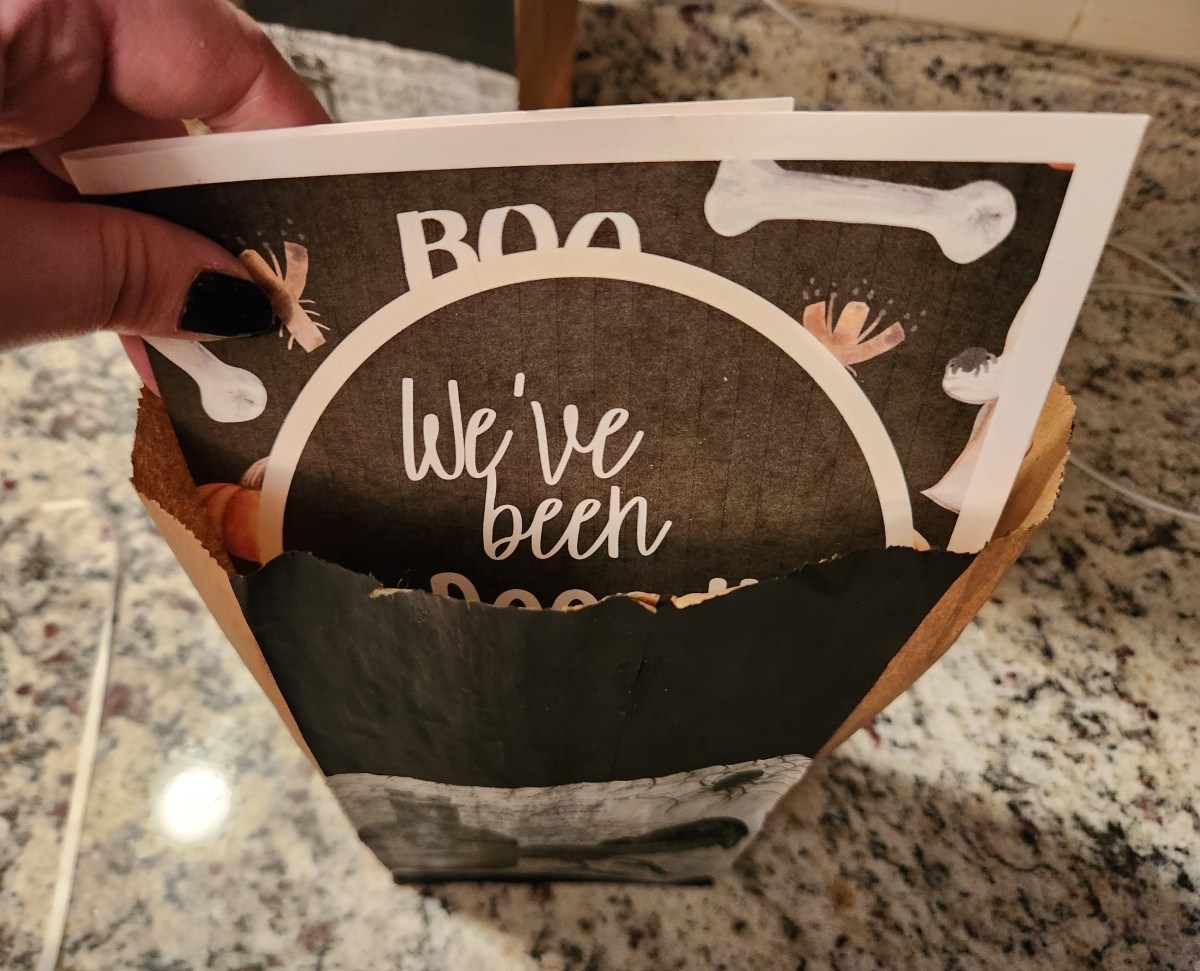 "Boo" Your Neighbor with These Free Kits! - Life as a LEO Wife