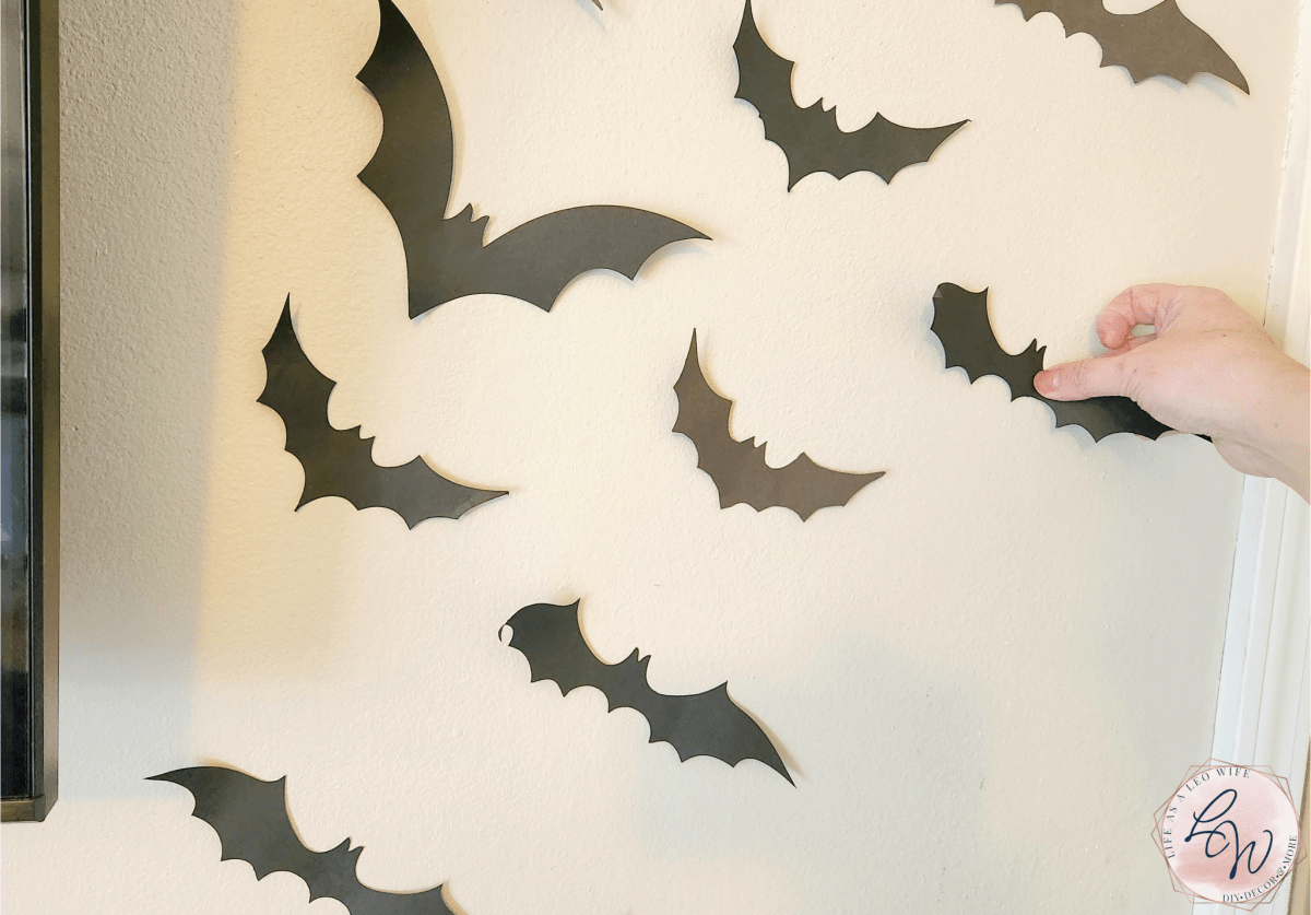 Halloween Mantle Decor Ideas: Decorate Even if You Don't Have One